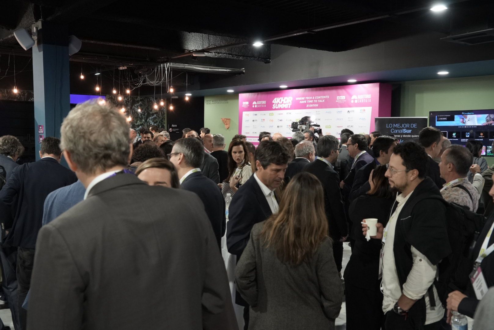 AI and cloud computing applied to UHD redefine television and ...